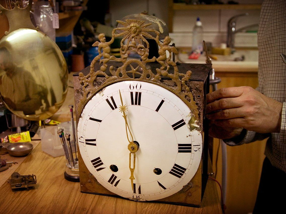 Atelier d’horlogerie de père en fils | Le Guen Horloger Paris 15ᵉ