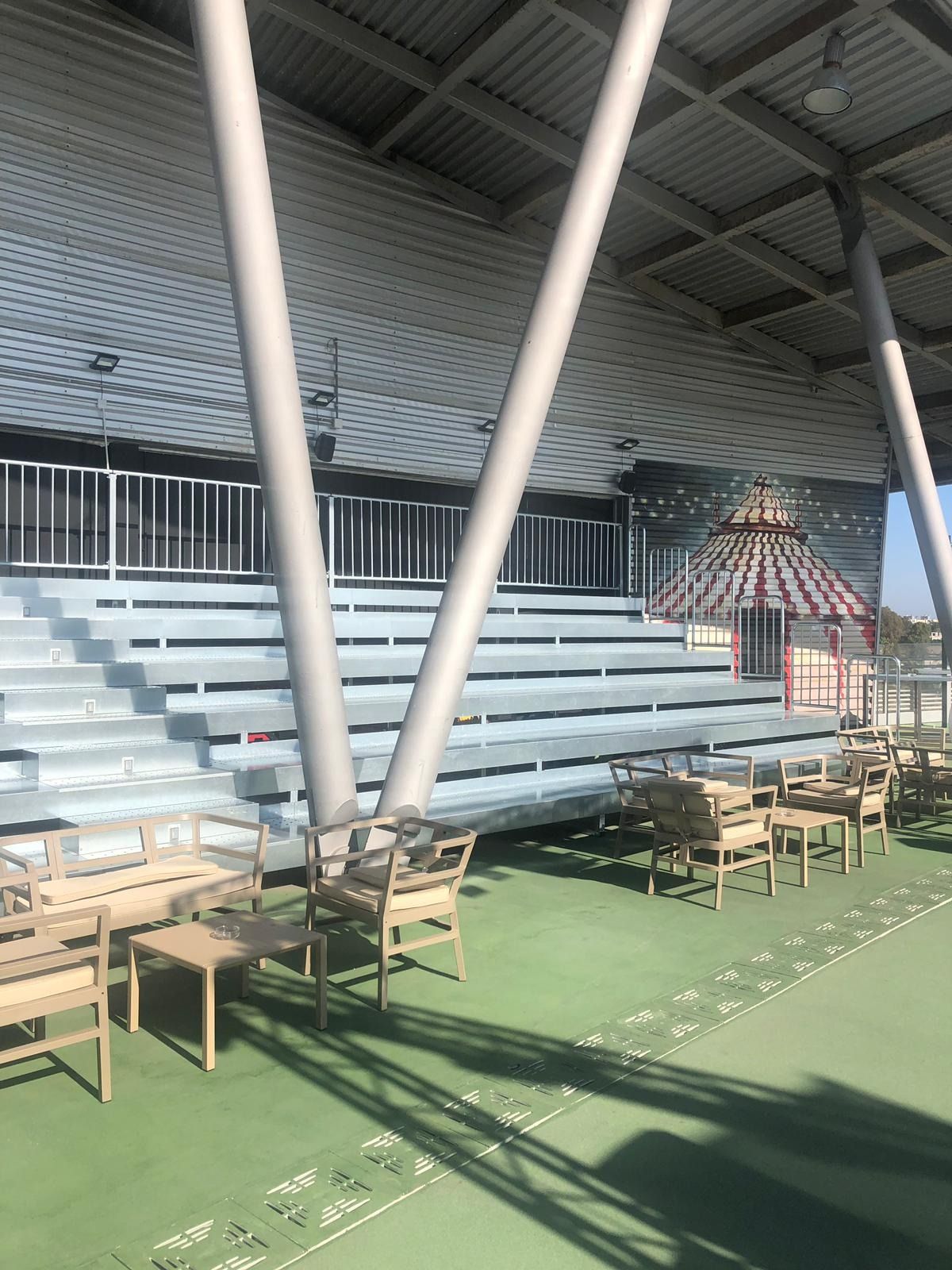 Nuevas gradas en Centro Comercial Aqualon de Huelva