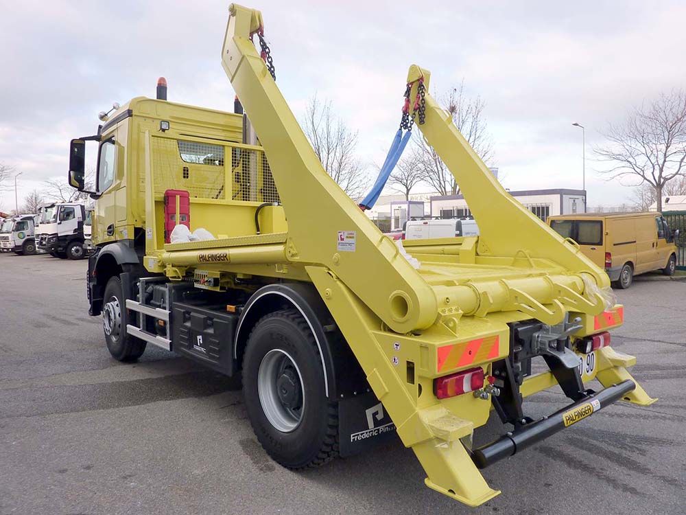 Grues, bennes, bras de levage et carrosseries sur mesure - Groupe ...