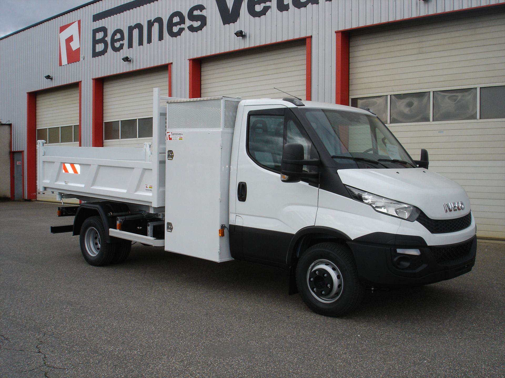 Grues, bennes, bras de levage et carrosseries sur mesure - Groupe ...