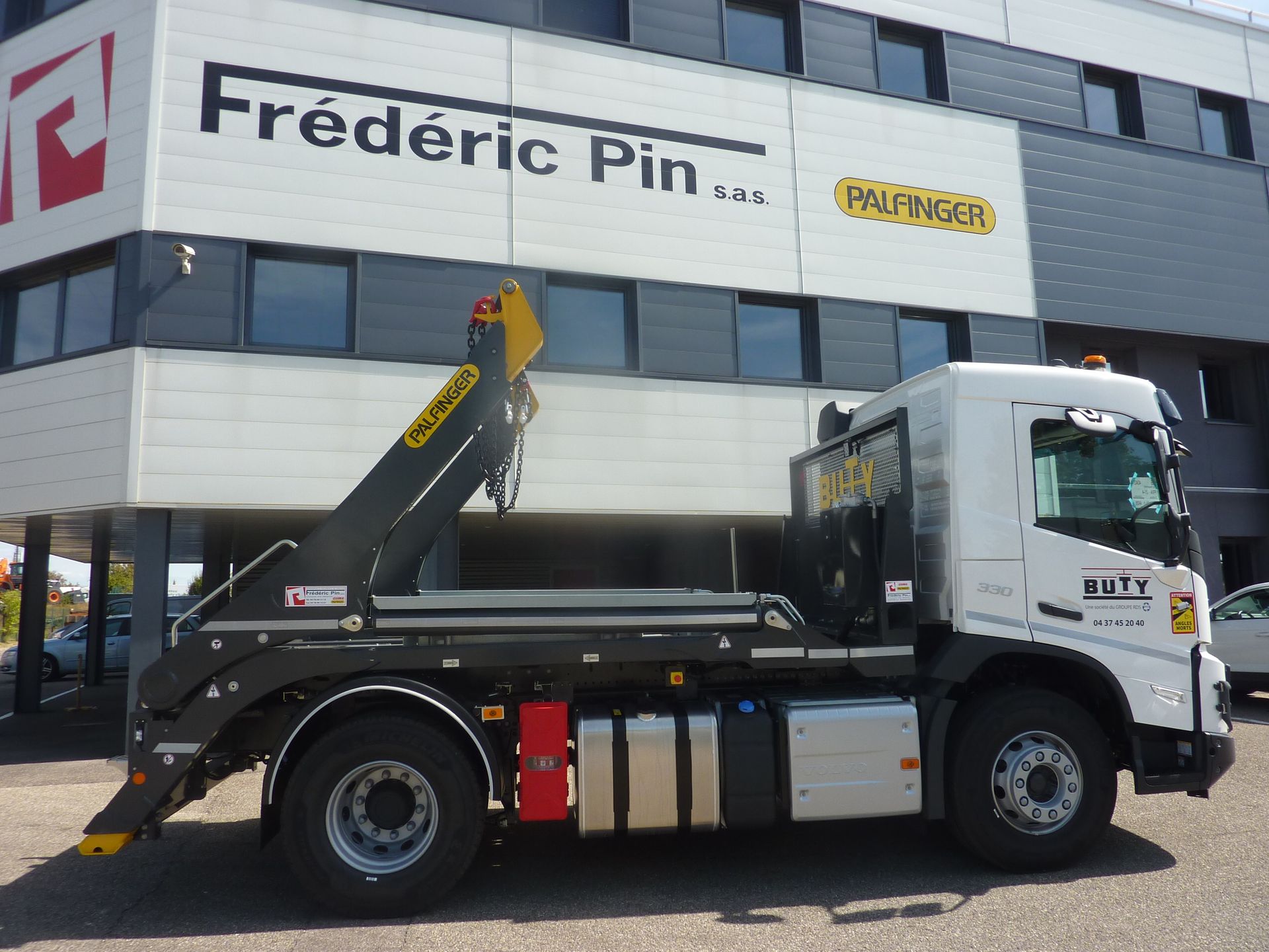 Grues, bennes, bras de levage et carrosseries sur mesure - Groupe ...