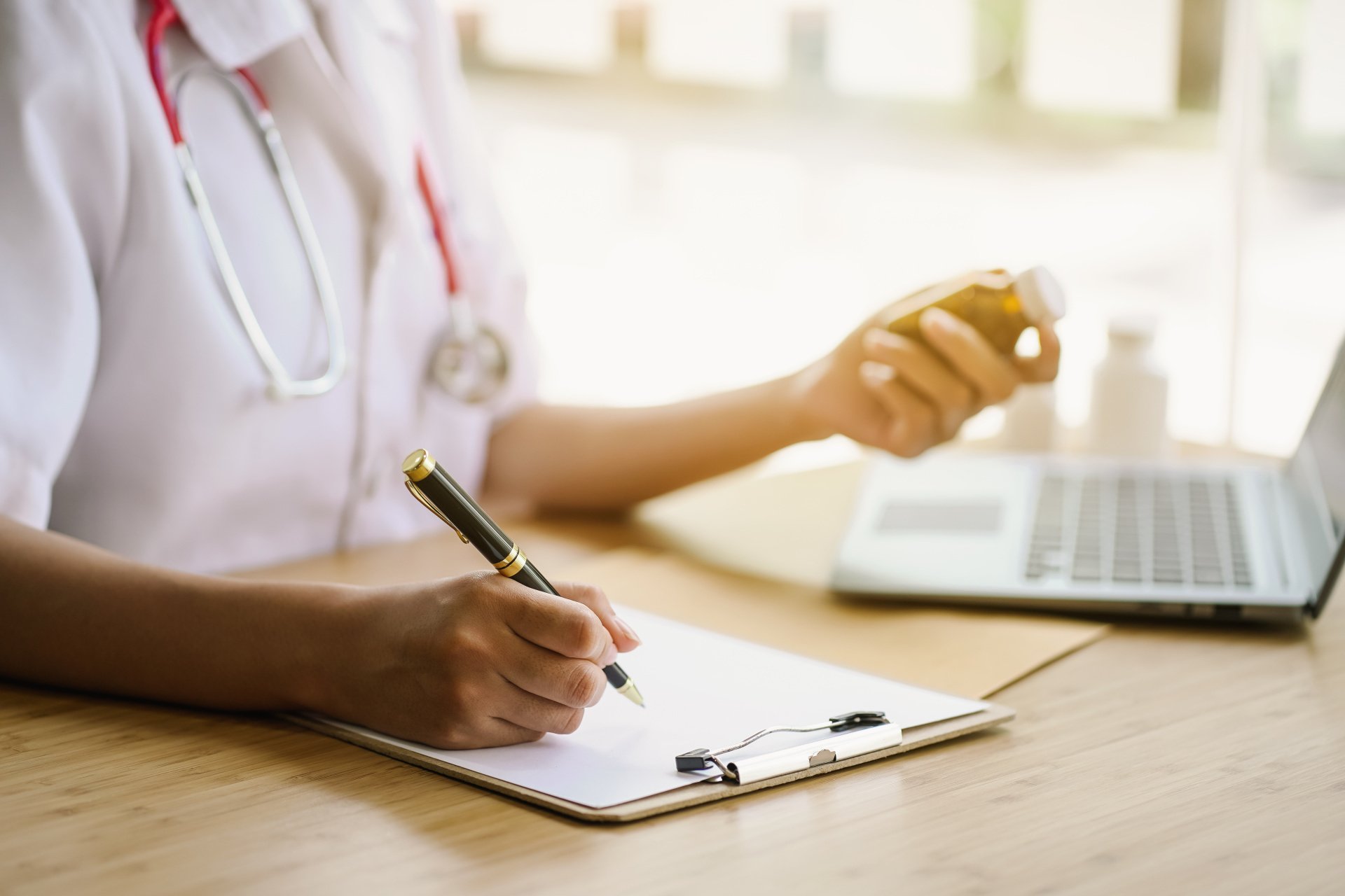 Traitement médical postopération dans notre clinique Paris 16e