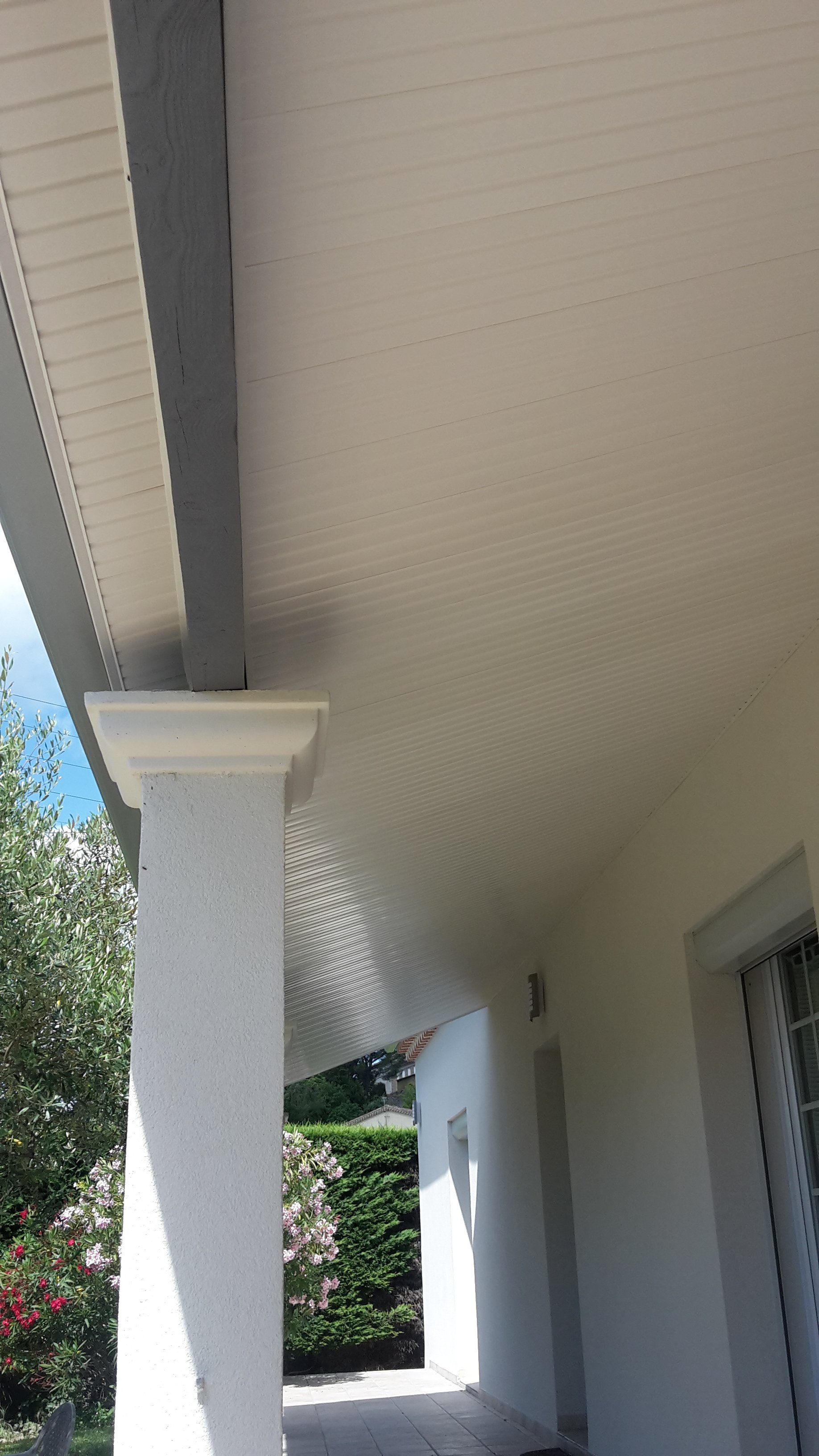 Pose de Faux-plafond PVC à Alès | Intérieur & extérieur
