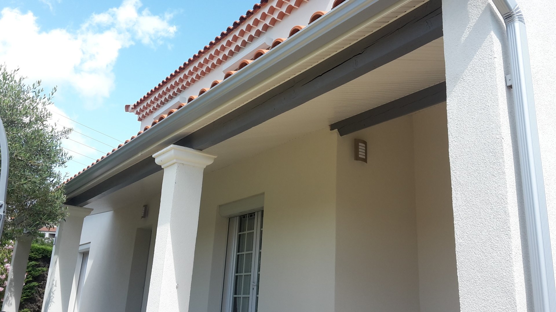 Pose de Faux-plafond PVC à Alès | Intérieur & extérieur