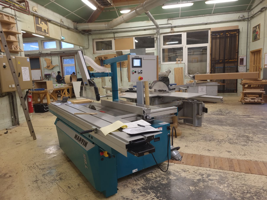 Machine à bois traditionnelle près de Lons-le-Saunier