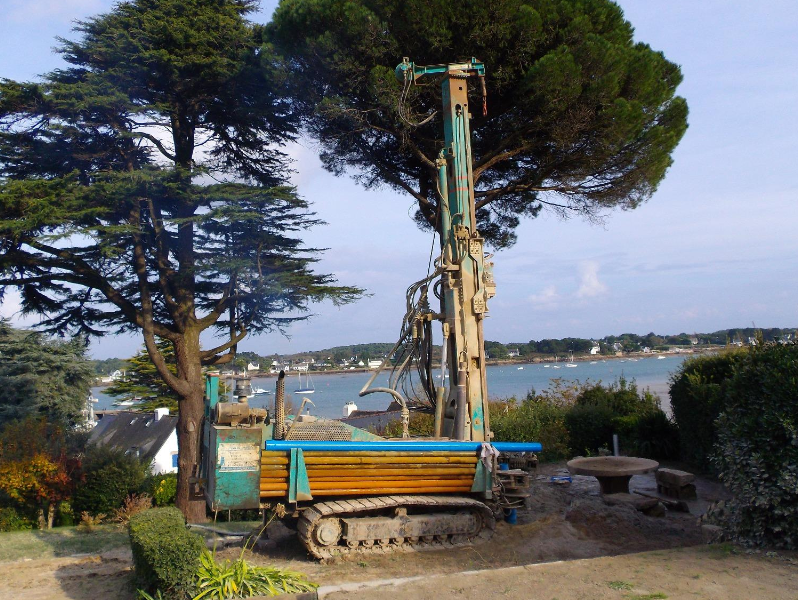 Travaux de forage géothermique et pose de sonde près de Lorient.
