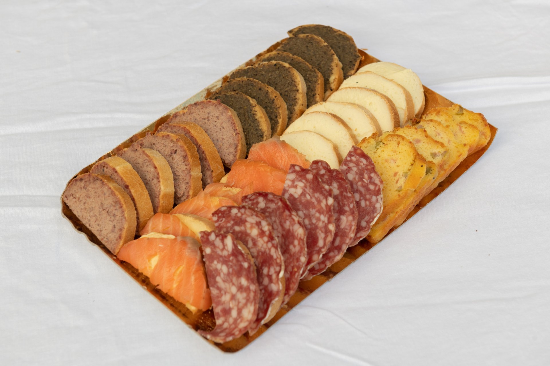 Préparation d'apéritifs par notre traiteur de prestige à Alès