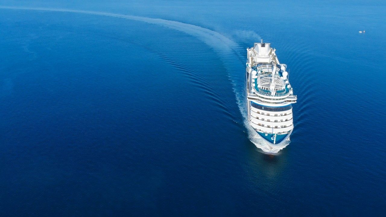 THE ULTIMATE GUIDE TO WORLD CRUISES: ﻿ A JOURNEY OF A LIFETIME