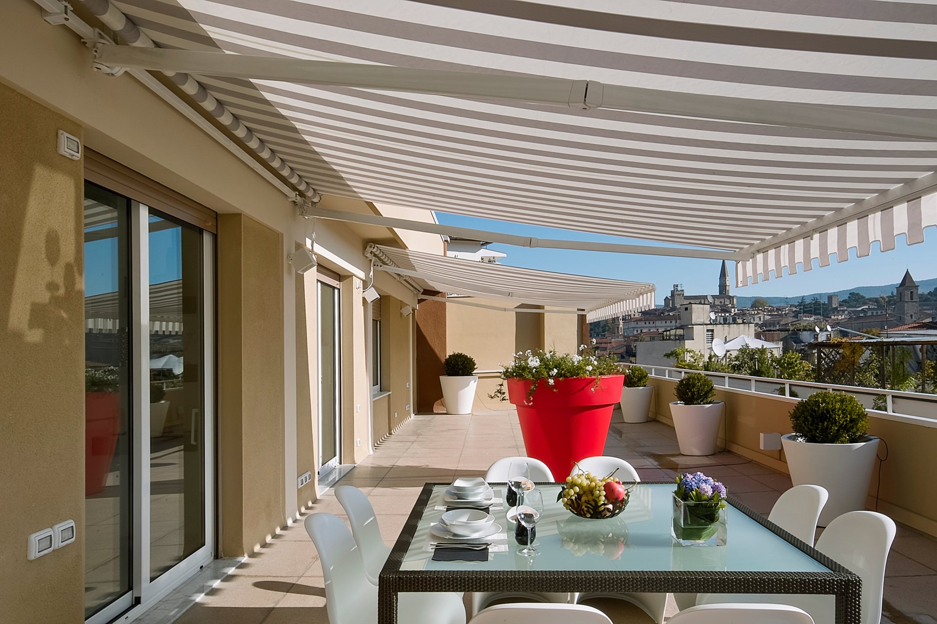 Installation de stores pour votre terrasse à Sallanches