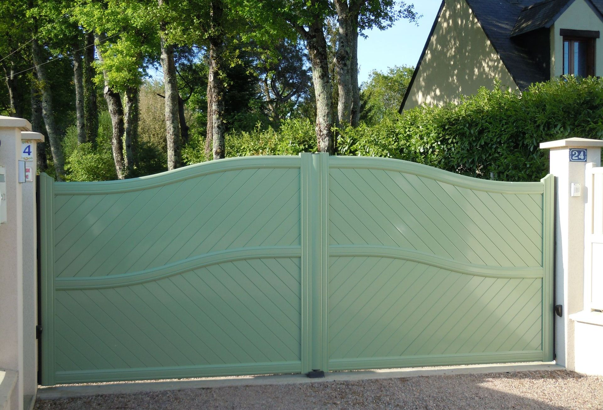 Pose de portails sur mesure près de la ville Deauville