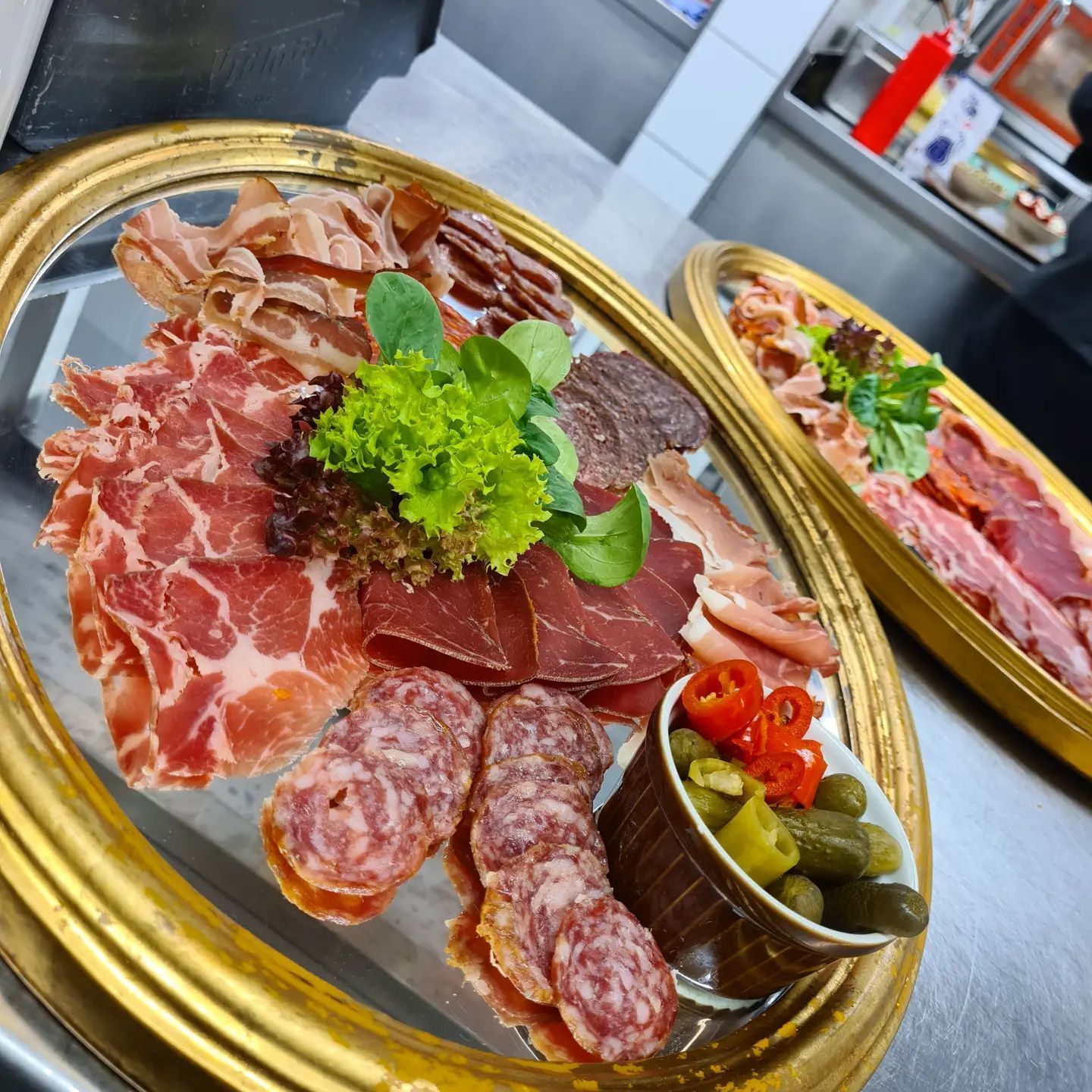 Restaurant Krebs in Interlaken - Chässtübli, Bar & Terrace