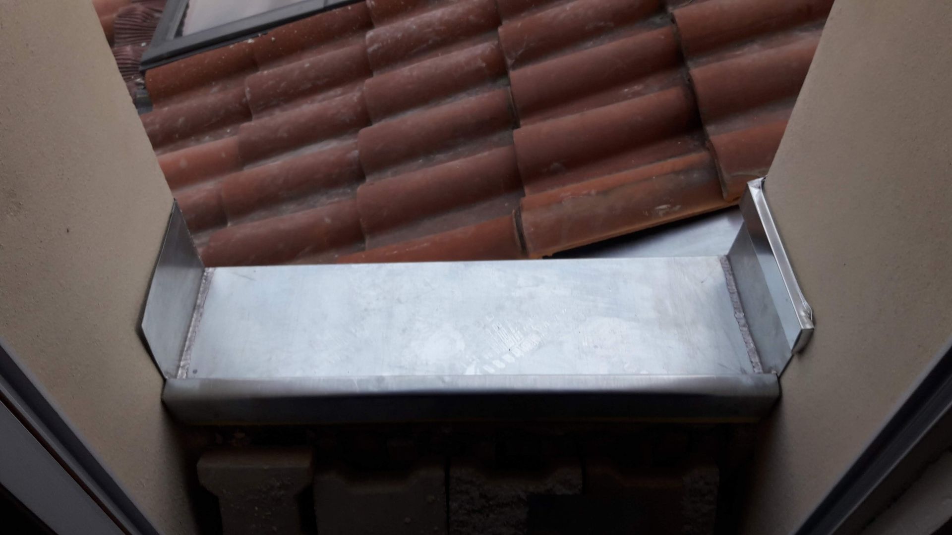 Pose de couvertine en zinc sur acrotère à Cournon-d’Auvergne