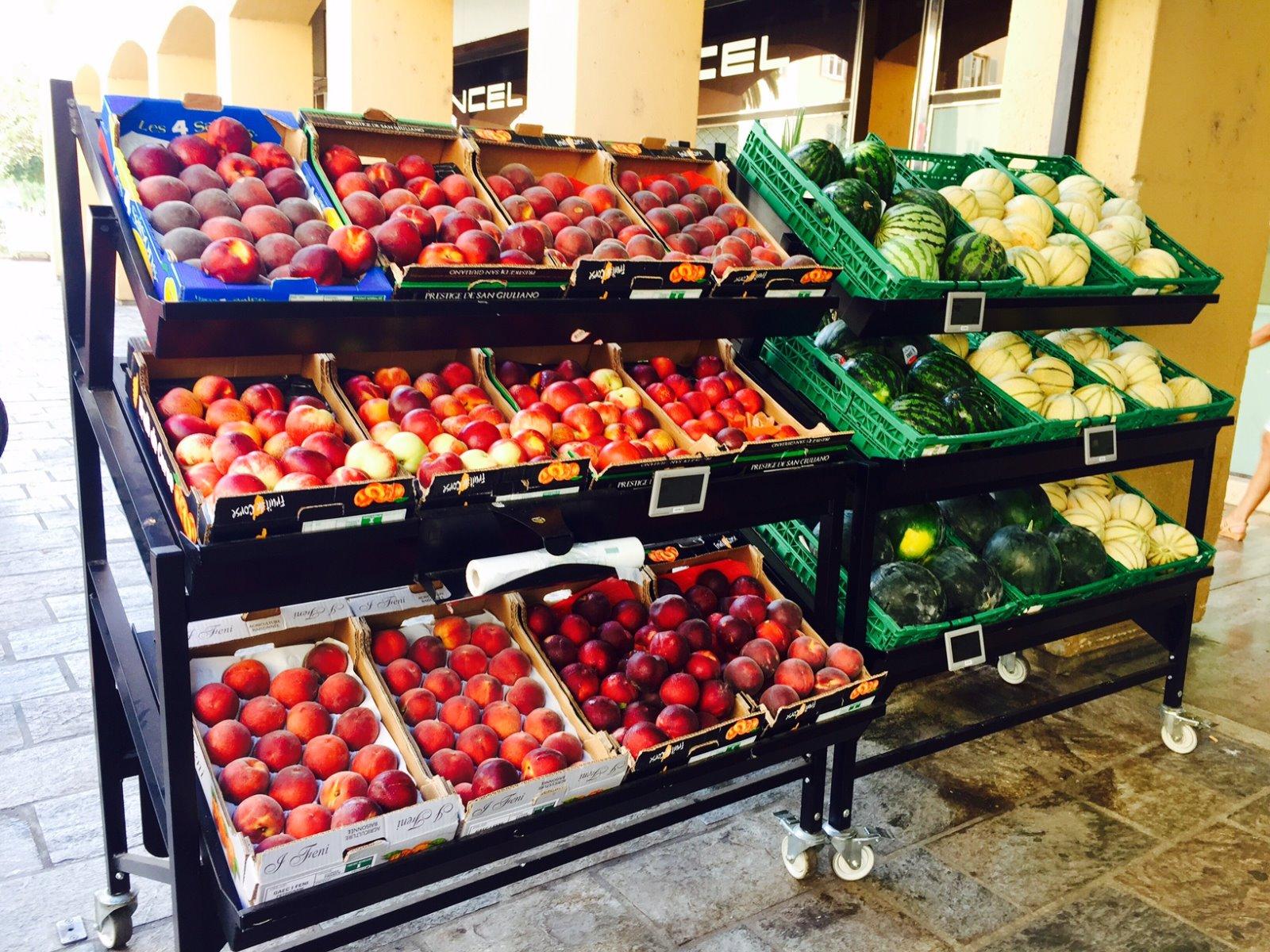 Photos du supermarché SPAR et de ses rayons de produits à Ajaccio