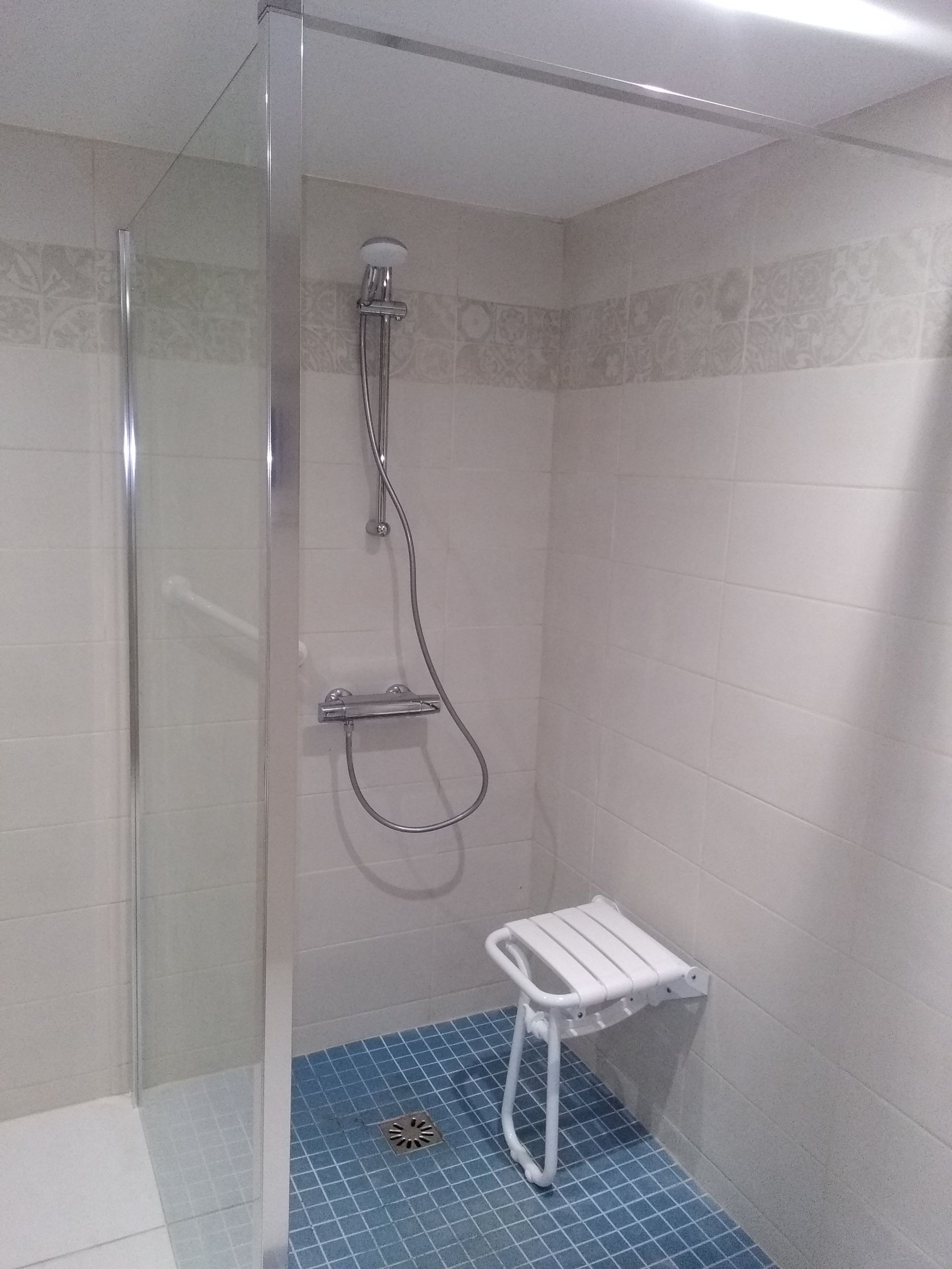 Aménagement de salle de bains PMR à Briare et ses alentours