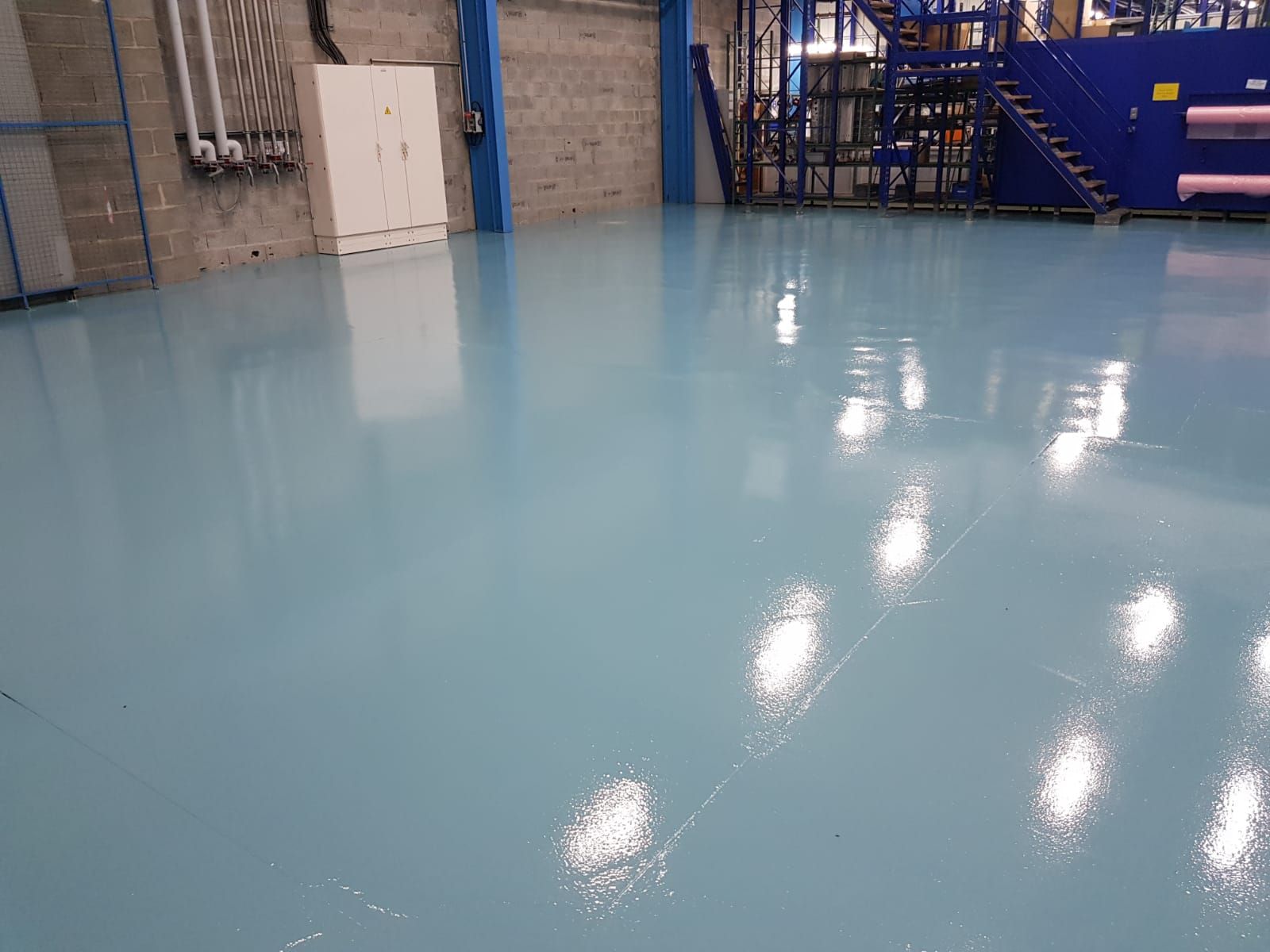 Pose de résine industrielle pour les entreprises et les communes