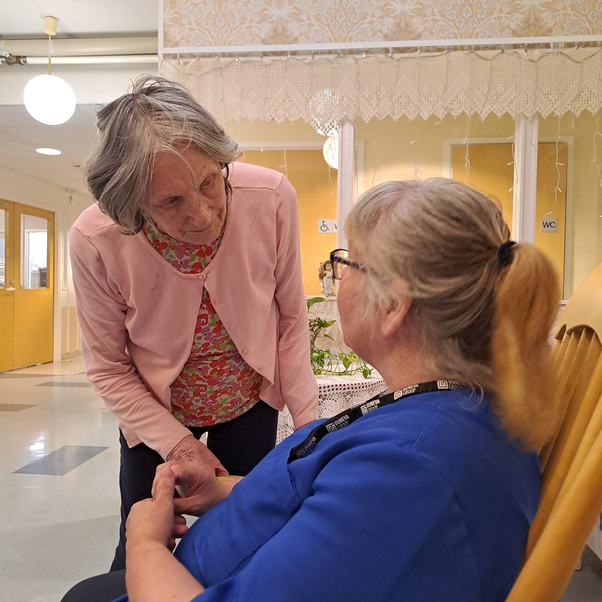Asumis- ja hoitopalvelut vanhuksille | Palvelukeskus Hopearinne ...