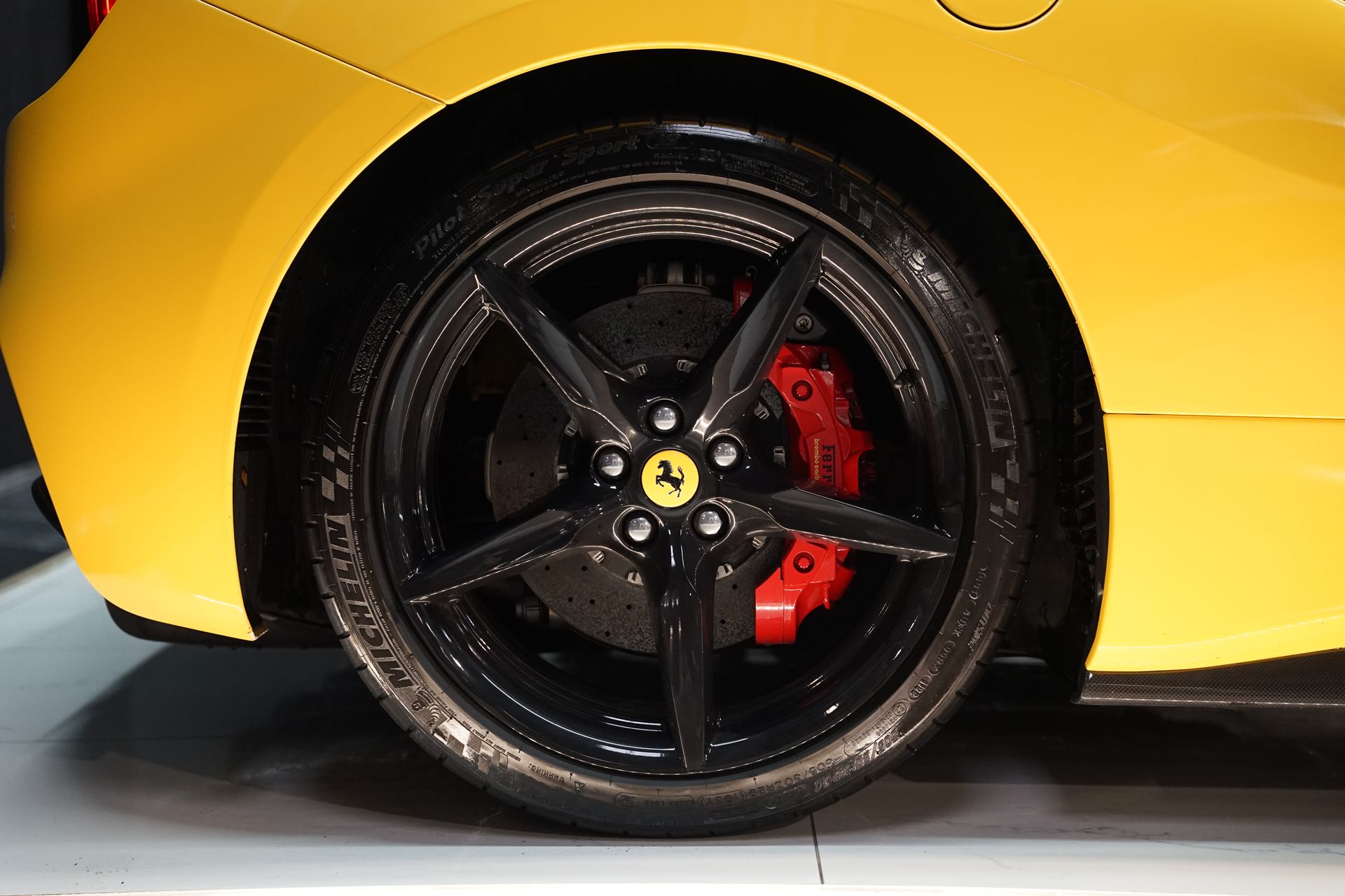 FERRARI 488 SPIDER V8 3.9L BITURBO 670CH