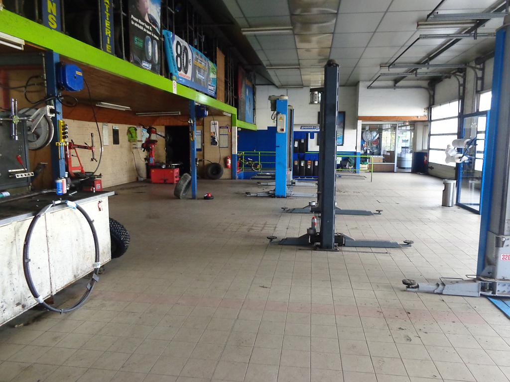Neuvil Pneus | Garage Automobile et Centre Point S