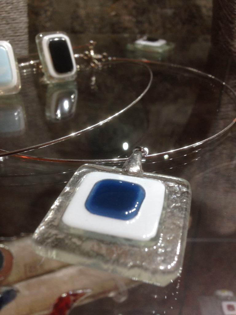 Verre fusionné : bijoux et tableaux en verre dans le Finistère