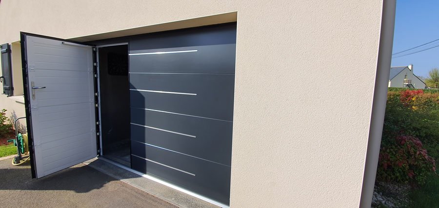 Pose de portes de garage à Nantes : sectionnelles et enroulables