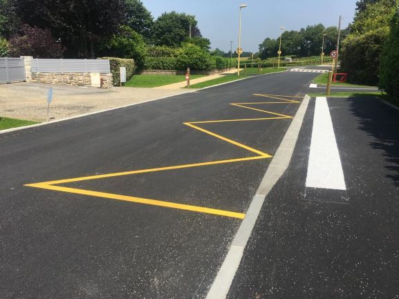 Marquage routier à Brest dans le Finistère | Mairie, parking...