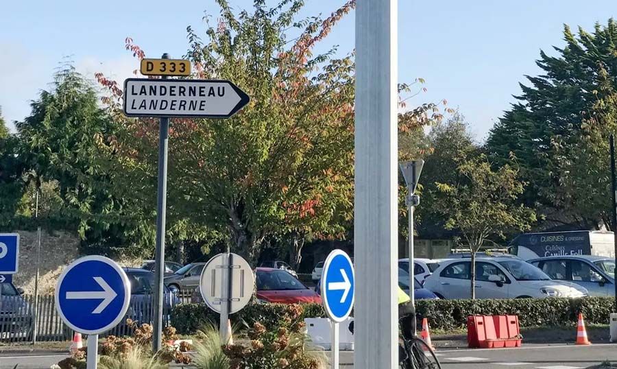 Panneaux de signalisation routière à Brest et dans le Finistère