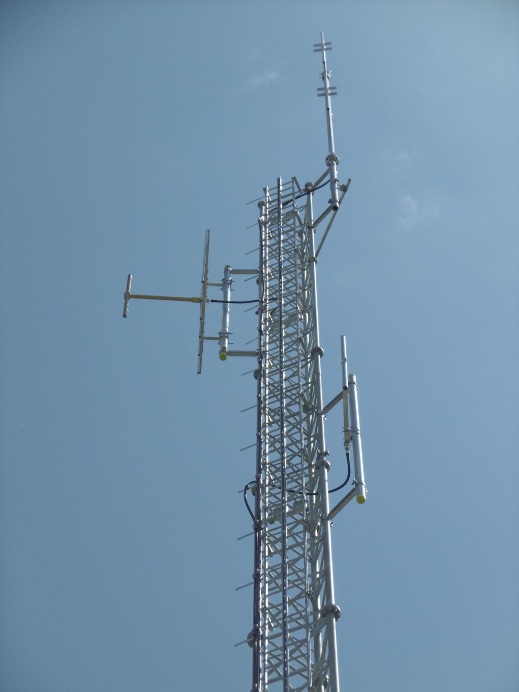 Installation d'antennes FH, TNT et FM à Bron - Contactez-nous