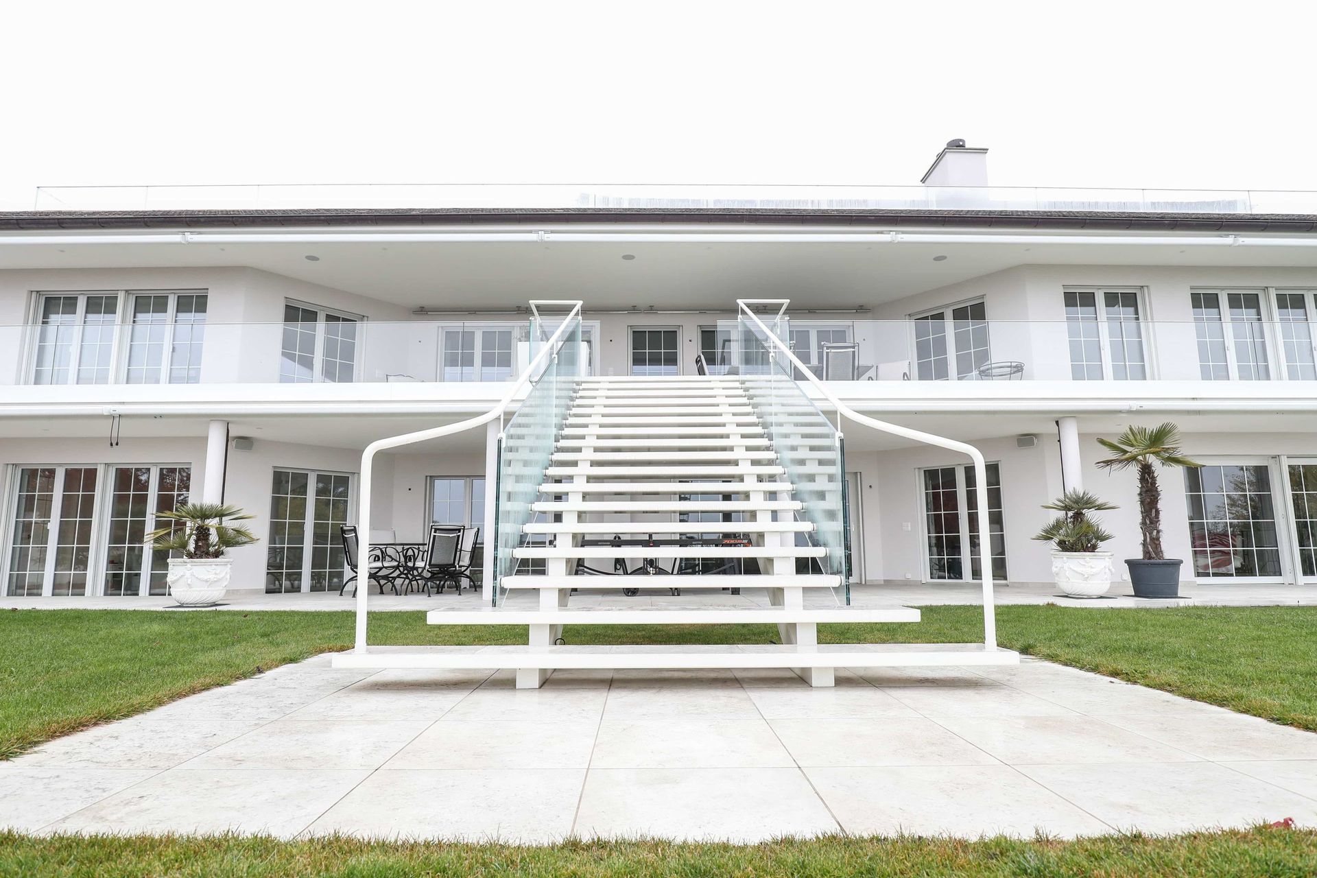 Experten für Treppen und Podeste aus Glas | Glas Schneller