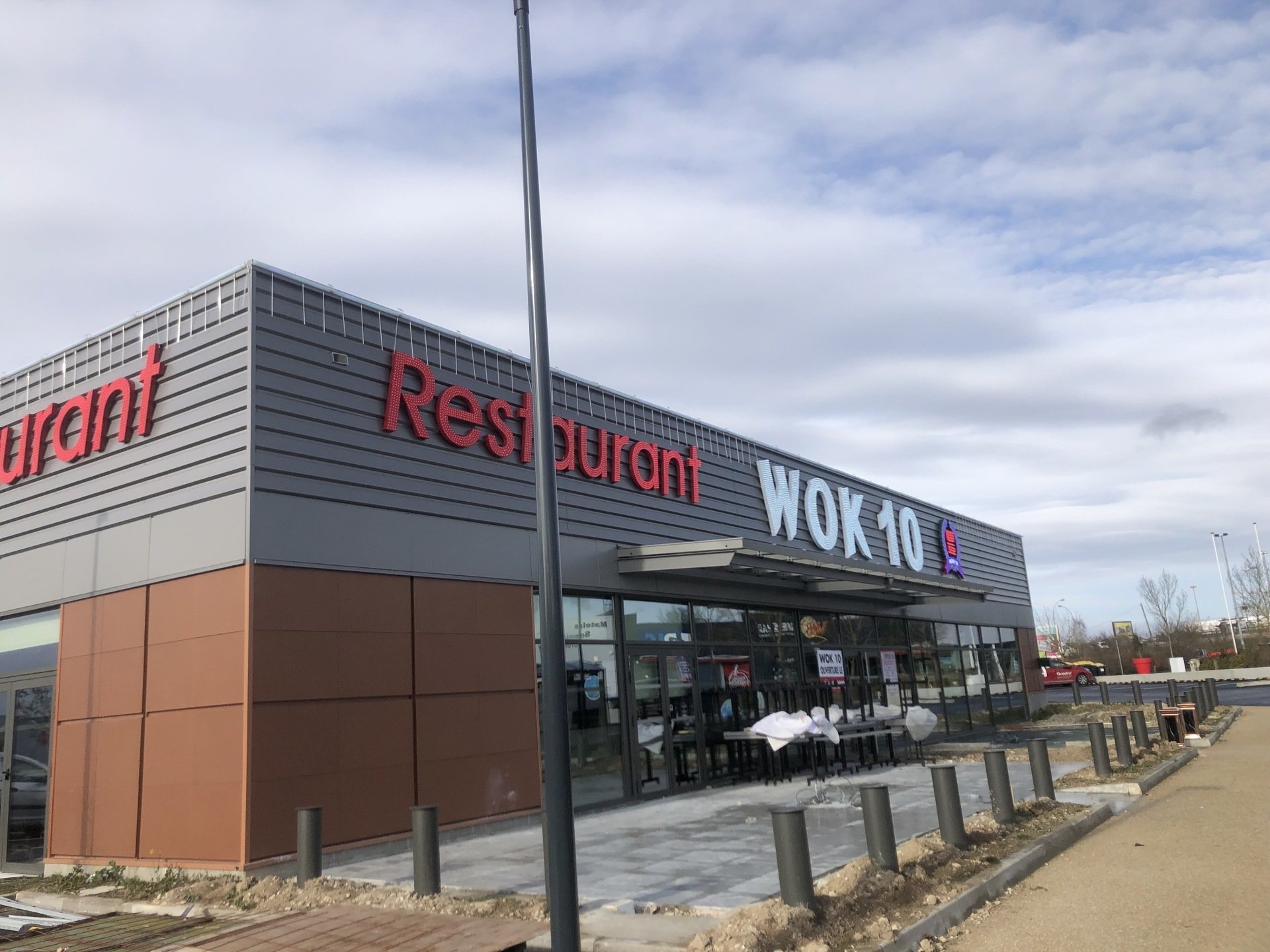 Galerie photos du restaurant Wok 10 à Saint-Parres-aux-Tertres