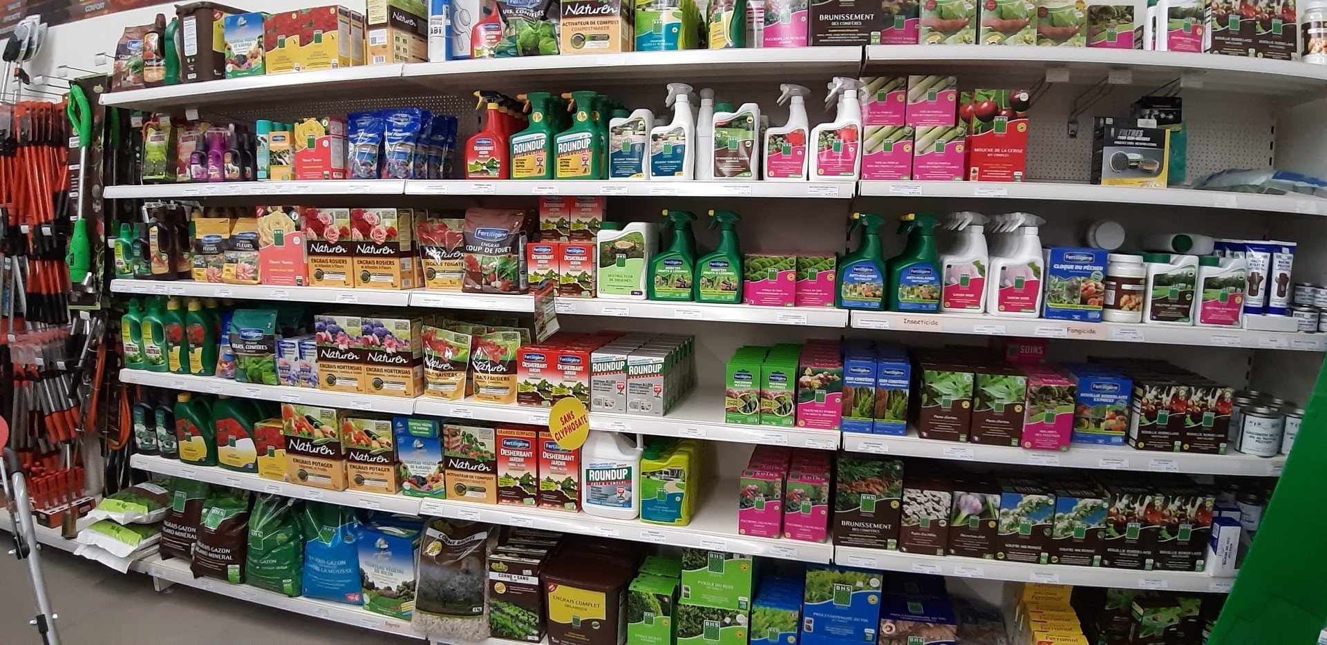 Jardinage, outils de jardin, produits phytosanitaires, à Mornant