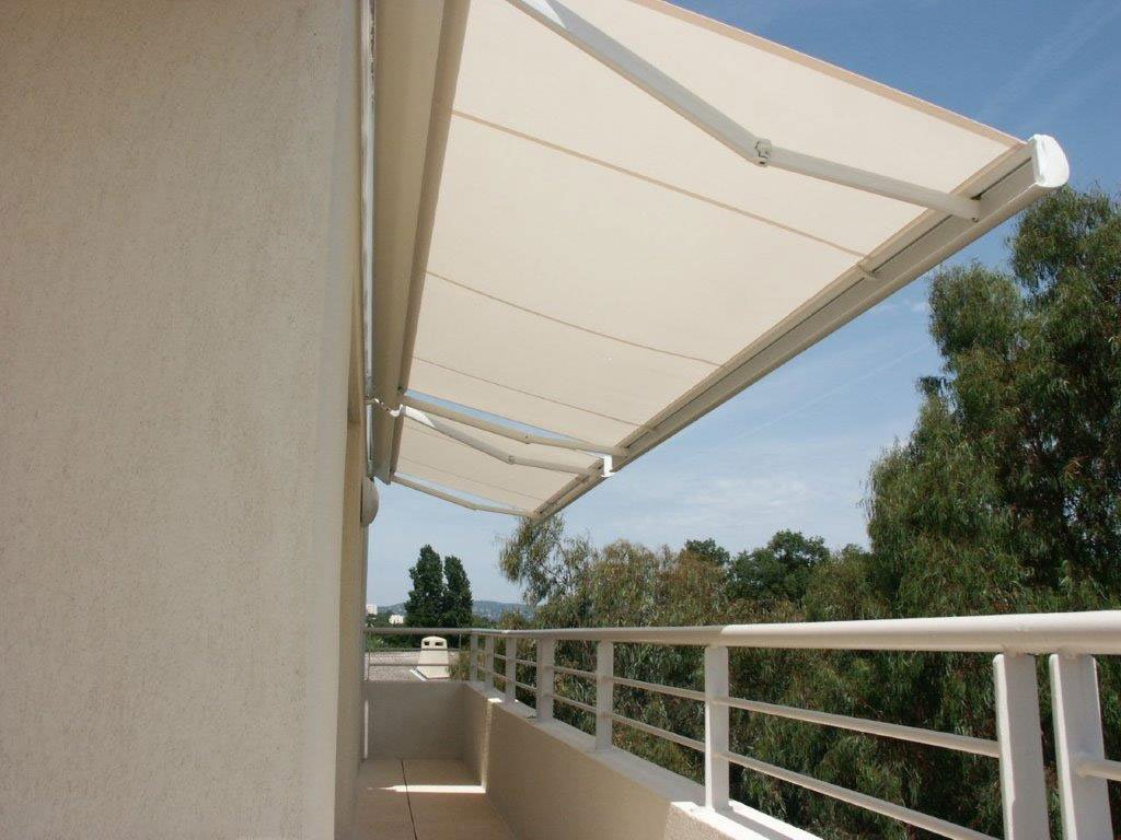 Stores extérieurs : pose sur mesure de protections solaires