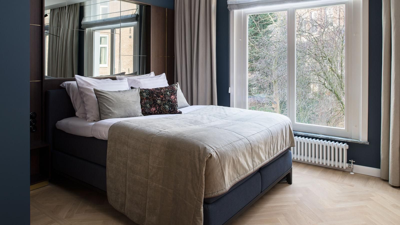 Spinoza Suites, discover our retro design suites