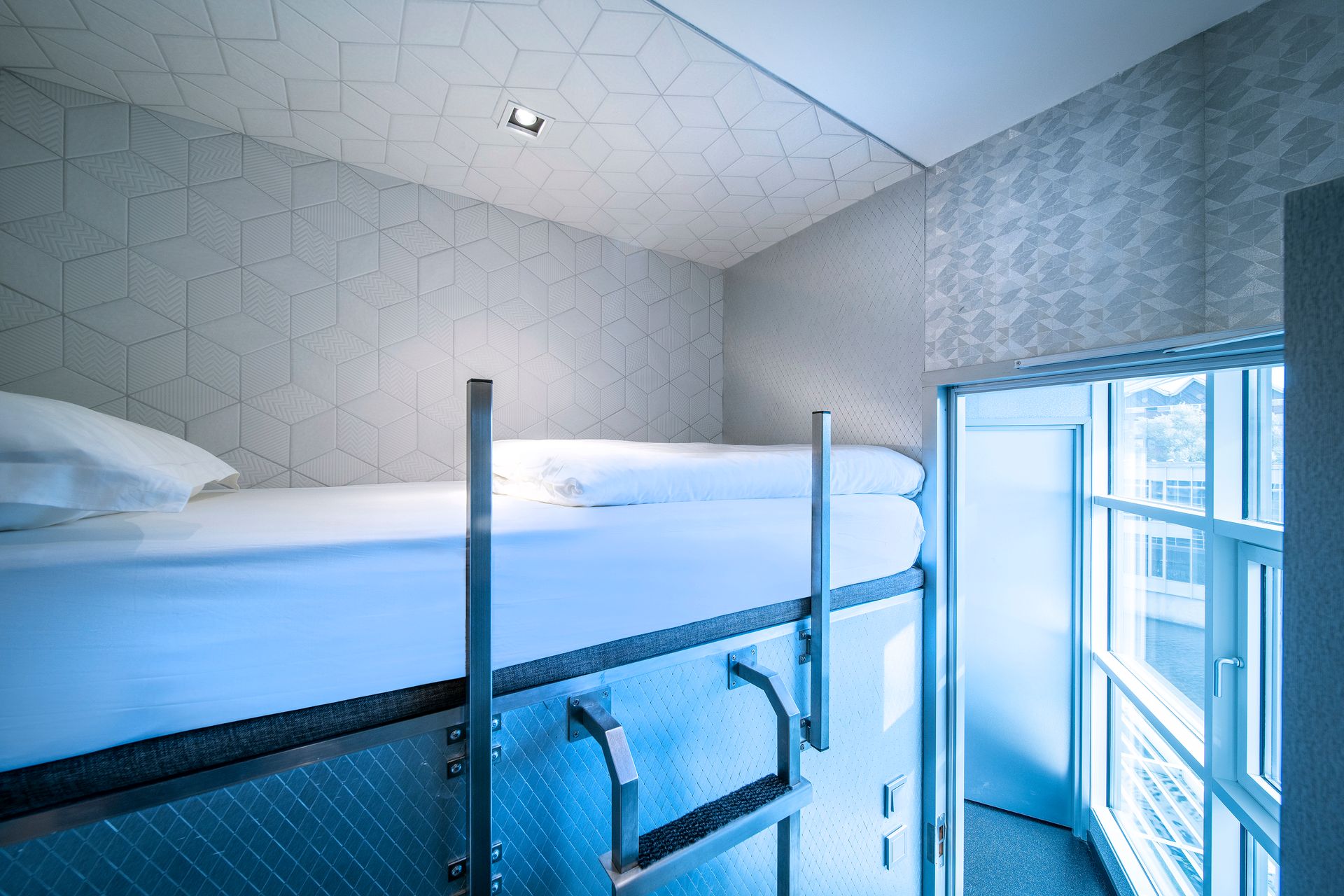 Capsule Hotel Rooms | Diamond Capsule Hotel | Amsterdam