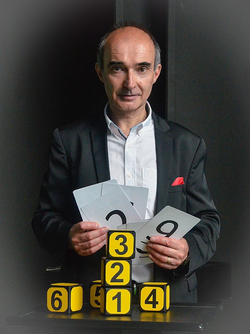 Eric Roche magicien, mentaliste pour enfants et adultes à Orléans