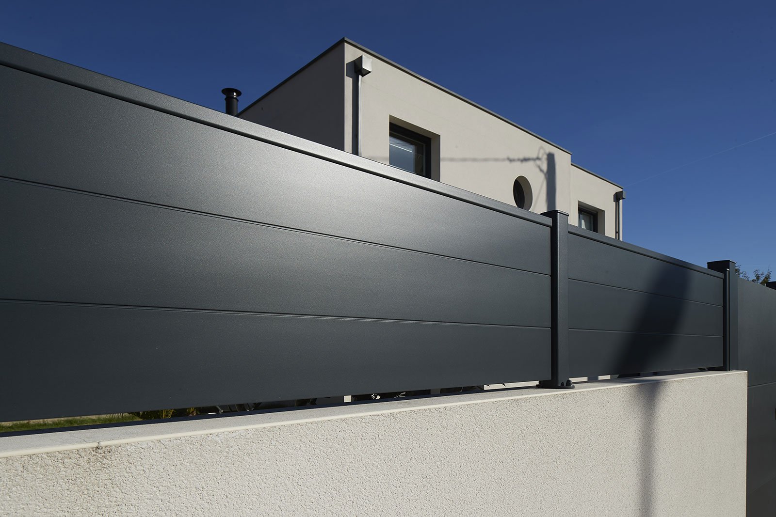 ACS - Pose de clôture en aluminium ici à de Saint-Priest (69)