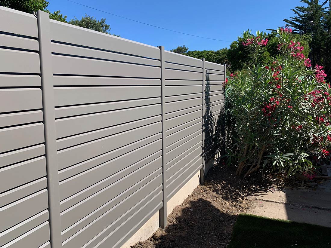 ACS - Pose de clôture en aluminium ici à de Saint-Priest (69)