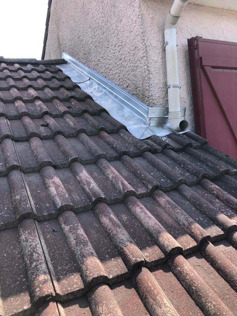 Pose de solin pour étanchéifier votre toiture à Guyancourt